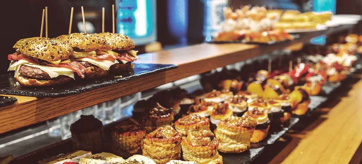 Pinchos basques: les tapas du Pays basque à déguster
