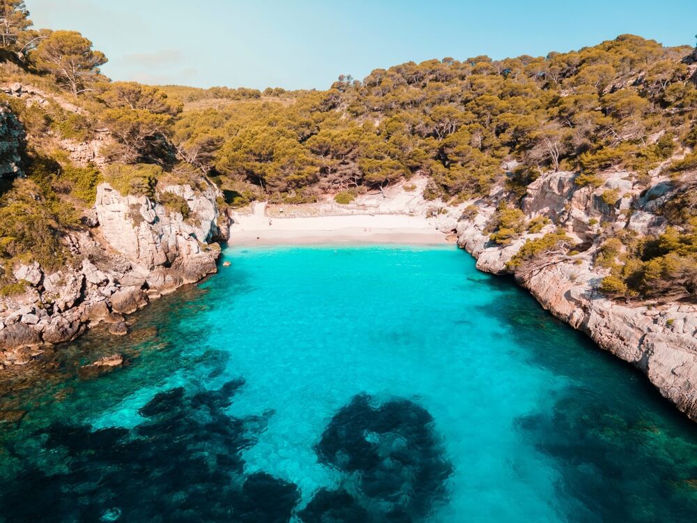 Discover the best beaches in Menorca to lay out your towel on